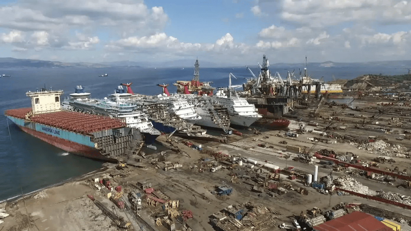 Aliaga stands out in container ship dismantling - TR MONITOR